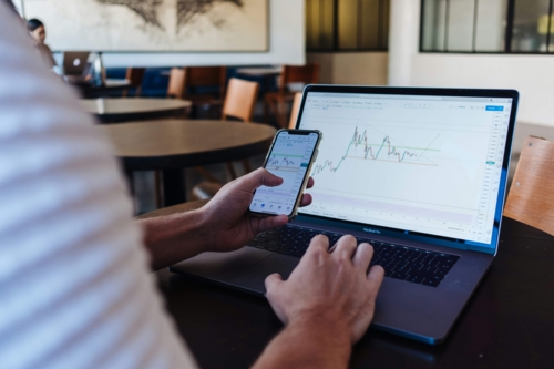 Trader : Missions, Salaire et Formation
